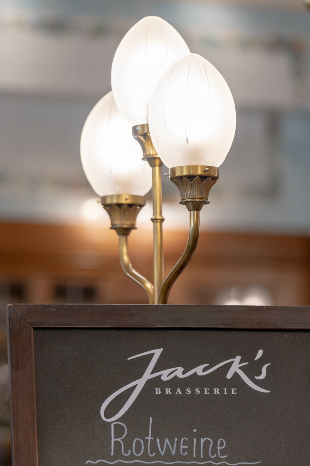 Jack’s Brasserie | Traditional Dining at Hotel Schweizerhof Bern & Spa